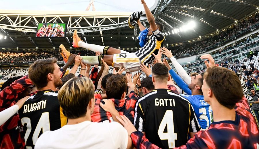 Alex Sandro: "Juventus is about family & friendship, wonderful journey ...