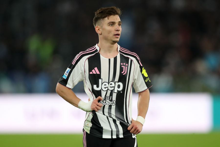 Juventus beat Roma 2-1 to close in on a top-four spot | Juvefc.com